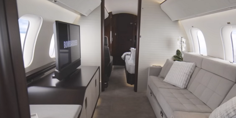 Comparison between two top private jets: Gulfstream G700 and Bombardier ...
